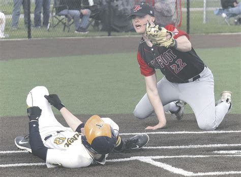 Beloit Turner Uses Hot Bats To Down Big Foot 14 0 In Rock Valley Baseball Action Newsbreak