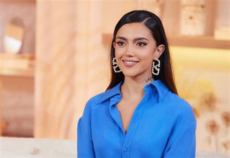 صور ستيفاني عطا الله برفقة عائلتها في حفل زفاف شقيقها ورسالة مميزة