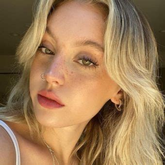 Who Is Riley Hubatka Wiki Bio Age Net Worth Height Bf And Facts