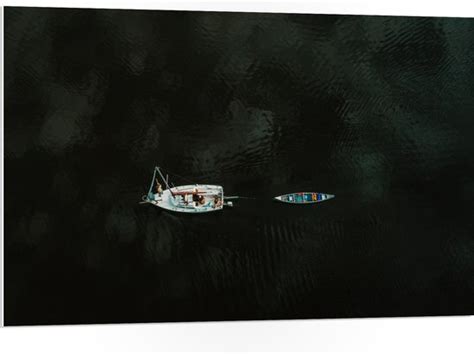 Wallclassics Pvc Schuimplaat Bovenaanzicht Van Bootje Met Klein