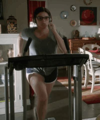 Ariel Winter Animated  On Er