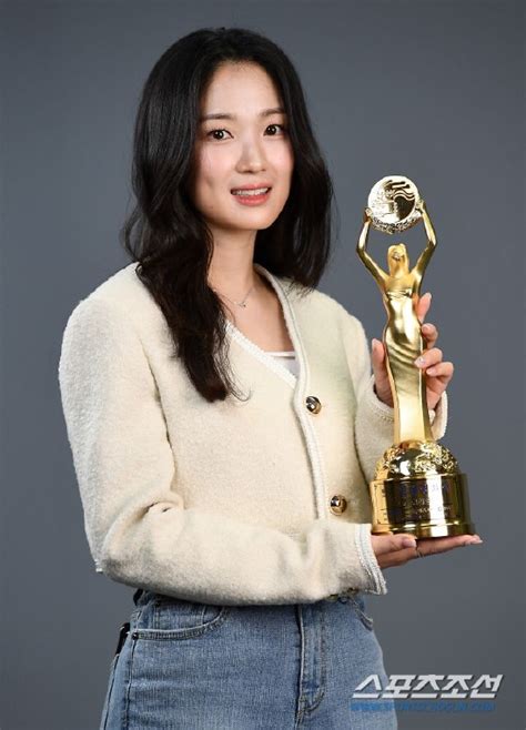 金惠允青龙奖曾紧张吃不下饭 获金路云李宰旭祝贺手机新浪网