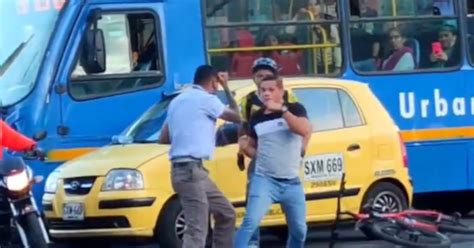 A Los Puños Se Fueron Taxista Y Conductor Del Sitp Domiciliario Que No