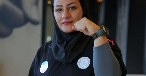 قهرمان مچ‌اندازی زنان آسیا به خاطر مشخص شدن قسمتی از آرنج‌، این رشته را ممنوع کرده بودند