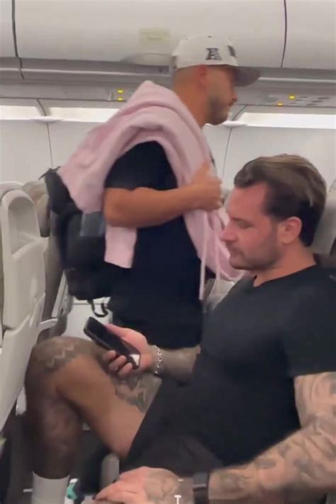 Cmnmcfnm Guy Flashes Cock And Abs While People Pass