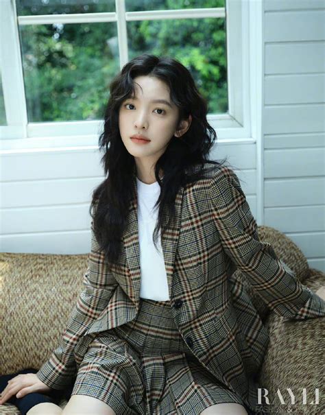 China Entertainment News Zhang Ruonan Covers Fashion Magazine