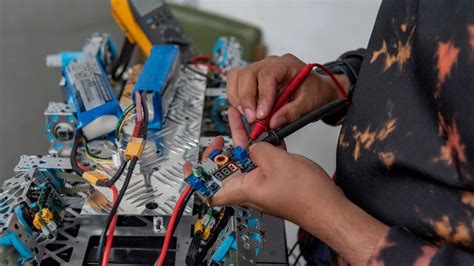ingeniero colombiano busca desarrollar un ‘perro robot que haga