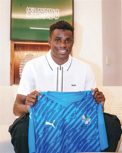 جريدة الرياض نيوم يدعم صفوفه بالإيفواري أمادو