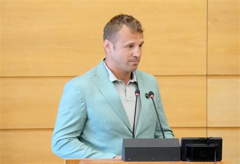 Mairis Briedis Sašutis Slimnīcā Cilvēki Stundām Gaida Neatliekamo