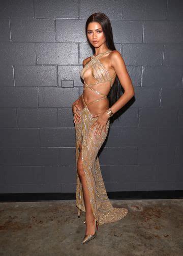 Zendaya Bares It All In A Cher Inspired Vintage Naked Dress Marie Claire