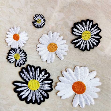 Daisy Flower Embroidered Patches Sew Iron On Assorted 14 Piece Daisy