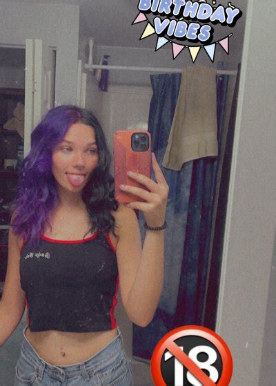 Nev N Boom Cam Model Free Live Sex Show And Chat Stripchat