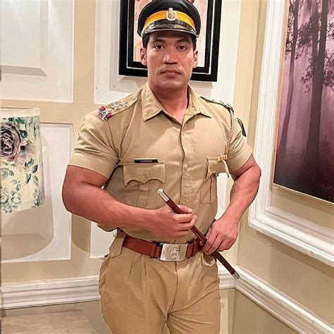 তিহাড়ে ঠাঁই কেষ্টর সেই জেলের জেলার যেন সাক্ষাৎ যমদূত সিনেমার সিংঘম