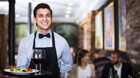 Waiter Dan Waitress Tugas Keahlian Gaji Dan Prospek Kariernya