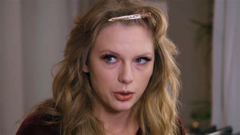 Taylor Swifts Most Stunning Makeup Free Looks