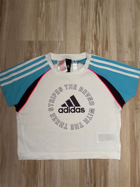 Детска тениска Adidas в бяло и синьо къса 128 с Бъзън • Olxbg