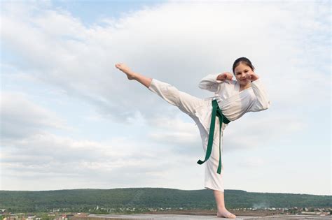 Girl Karate Wallpapers Top Free Girl Karate Backgrounds Wallpaperaccess