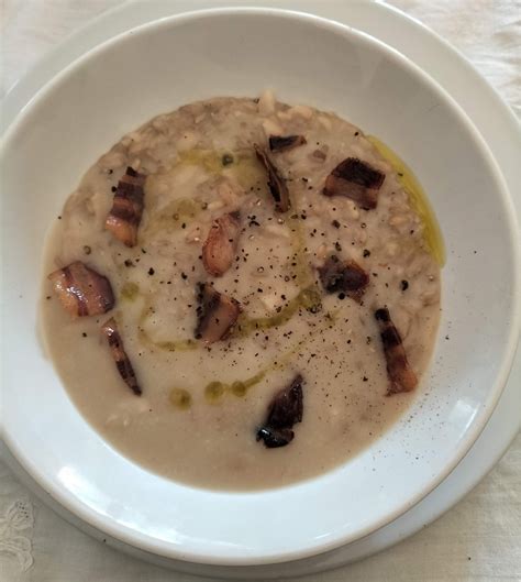 Controne Bean Cream With Fragrant Oats And Smoked Bacon Chips