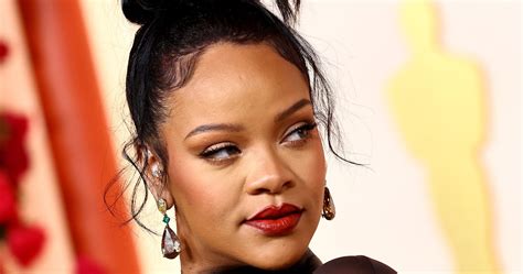 A Very Pregnant Rihanna Wears ‘use A Condom Tee And Twitter Users