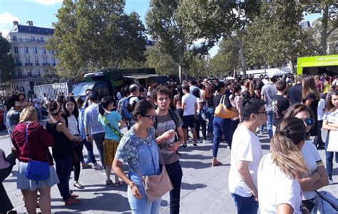 Paris La Cuisine De Rues Fait Place Comble Le Parisien