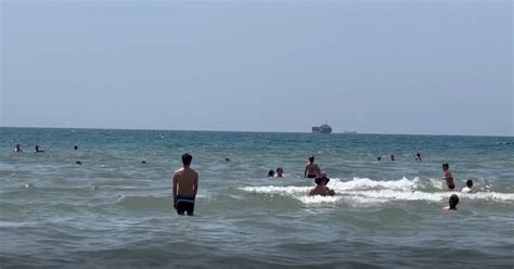 Mbipopullohen Plazhet E Durrësit Pushtohen” Nga Mushkonjat