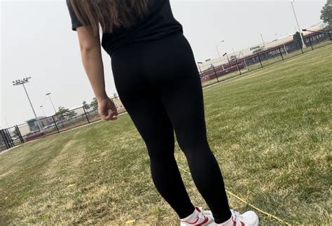 Thicc Brunette Spandex Leggings Yoga Pants Forum