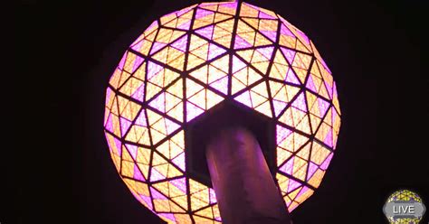 Live Times Square Ball Drop 2024 - Matti Melesa