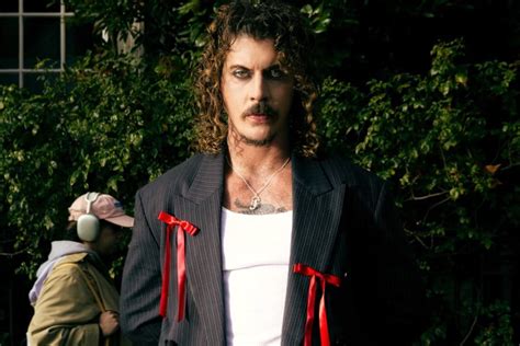 Keli Holiday Announces Biggest Headline Tour Yet