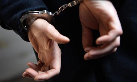 Stort Politiopbud På Havnen Psykisk Syg Mand Truede Med Håndgranat