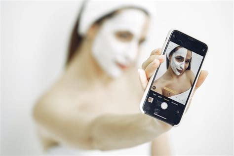 IS SENDING UNSOLICITED PICTURES ILLEGAL IN CALIFORNIA