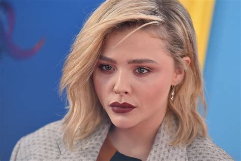 Chloe Moretz Smoking
