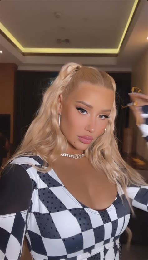 Iggy Azalea Backstage Before Performs At Resorts World Bimini In The
