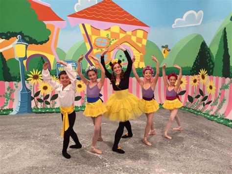 Emma And The Little Ballerinas And Ballerino Emma Wiggle Chinese