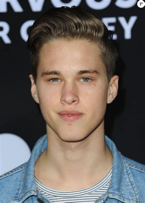 Ryan Beatty Première De Snervous Tyler Oakley Le 10 Décembre 2015