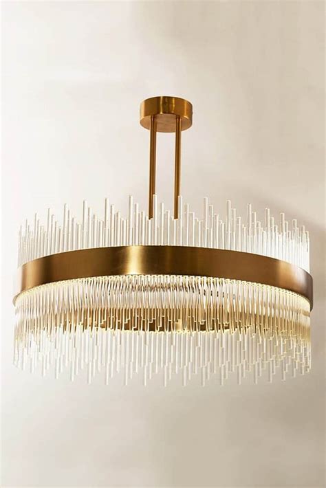 שנדלירים בסגנון אירופאי קלאסי וכפרי מודרני