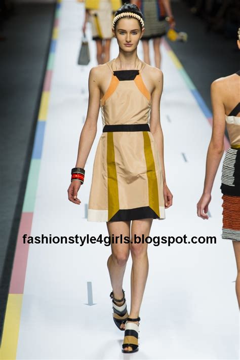 Hq Oops Nipple Slip Runway Pics See Thru Fashion Show Catwalk