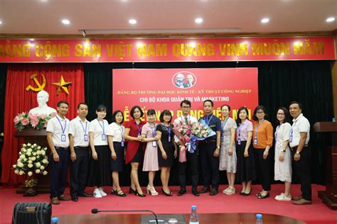 Chi bộ khoa Quản trị Marketing tổ chức lễ Kết nạp đảng viên mới TRƯỜNG ĐẠI HỌC KINH TẾ KỸ