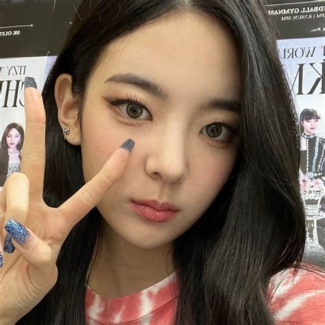 Itzy Lia Icon Bubble ©itzysbubble ⤷ 리아 Lia リア Itzy Iconic Women