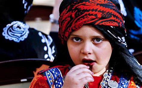 گلونی ، نمادی از قوم لر سیری در ایران