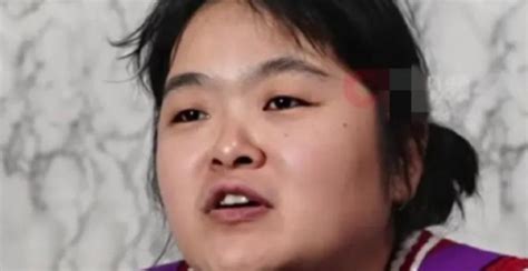 发型师晓华突然爆火，开直播躺着睡觉，躺着不动一晚上收入几十万腾讯新闻