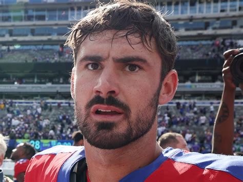 Giants Fans Heckle Daniel Jones Burn Qbs Jersey After Loss To Minnesota