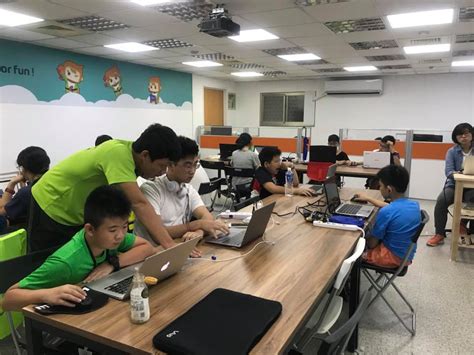 coding魔法學院 coding魔法學院 added a new photo