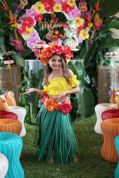 Pin De Aabbccdd En Partys Hawaii Theme Fiestas De Cumpleaños Hawaianas Decoracion Fiesta