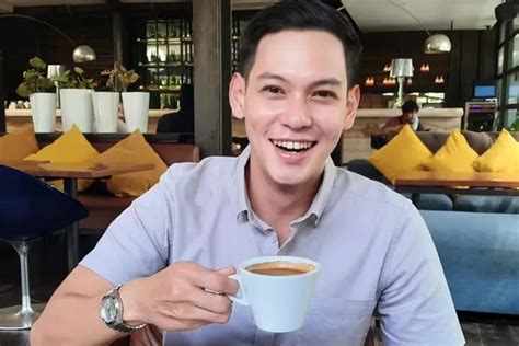 Agama Ferly Putra Berikut Umur Dan Profil Lengkap Pemeran Reza Di Film Kartu Pos Wini Saluran