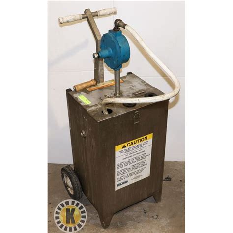 Giles Hot Oil Caddy W Hand Pump