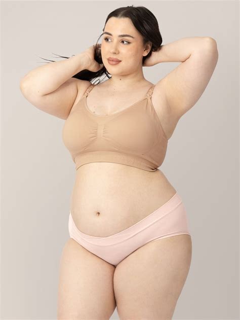 Flattering Outfit Ideas For Curvy Figures In 2024 Hipster Undies