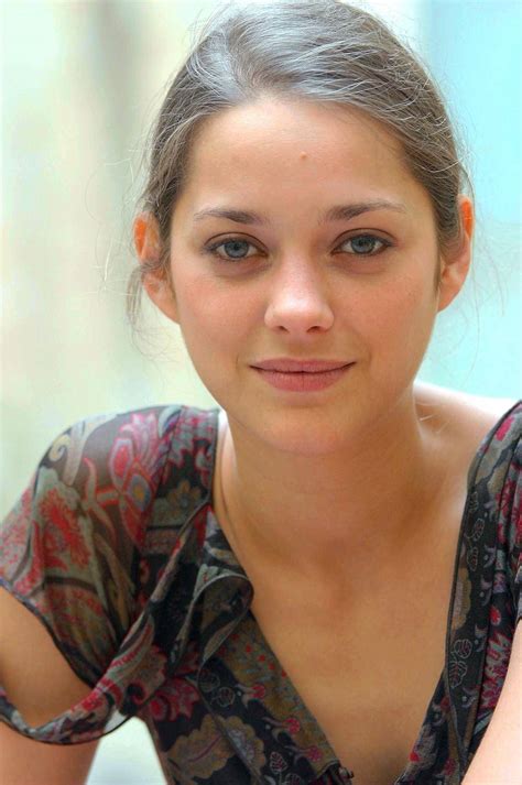 Marion Cotillard Scrolller