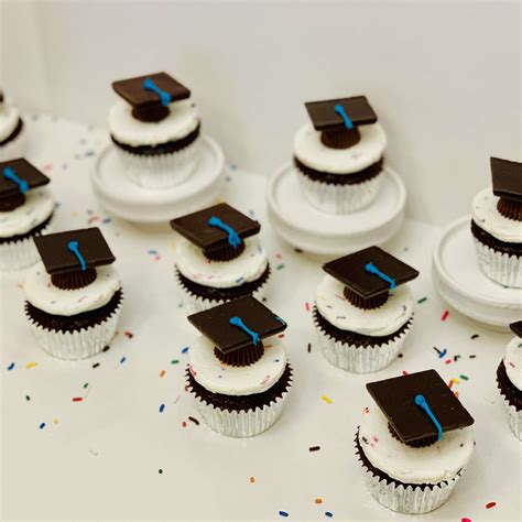 Graduation Cupcakes ~ Intensive Cake Unit
