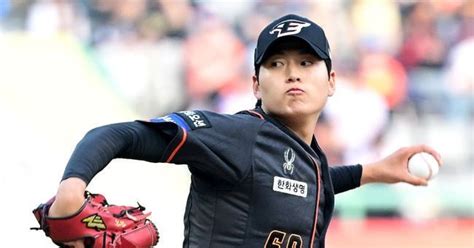 사진 선발 나선 한화 루키 조동욱 승리 이끈다