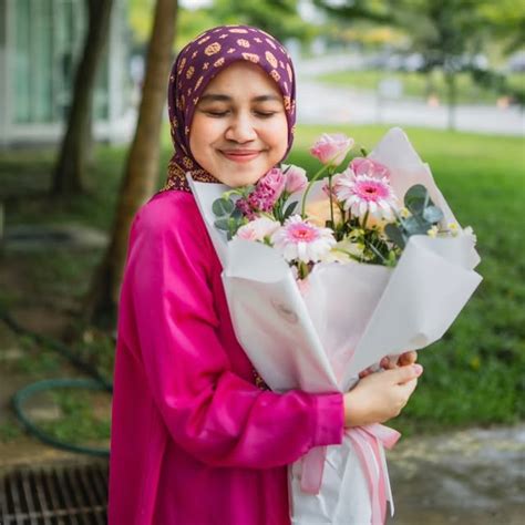 Nadia Azizi Nadiaazizi • Threads Say More